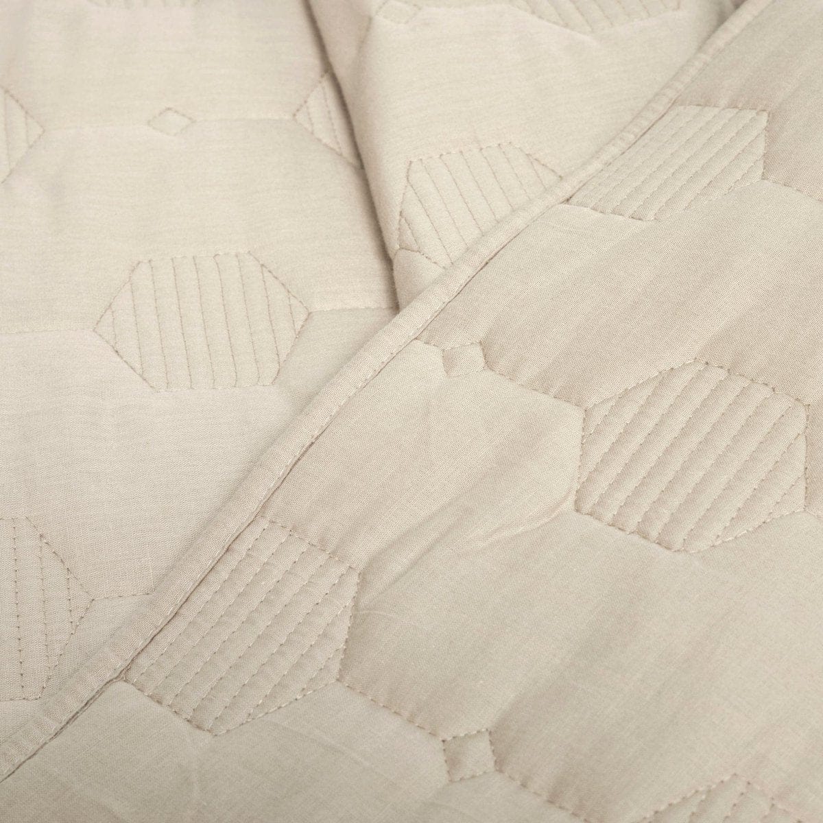 Hexagon Honeycomb Textured Cotton Quilt 3 Piece Set | Lush Decor | www ...