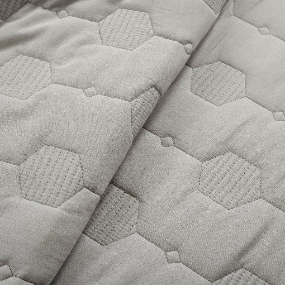 Hexagon Honeycomb Textured Cotton Quilt 3 Piece Set | Lush Decor | www ...