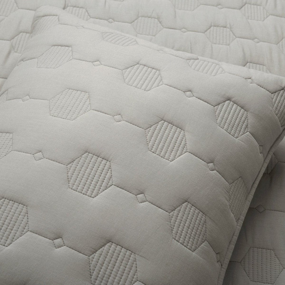 Hexagon Honeycomb Textured Cotton Quilt 3 Piece Set | Lush Decor | www ...
