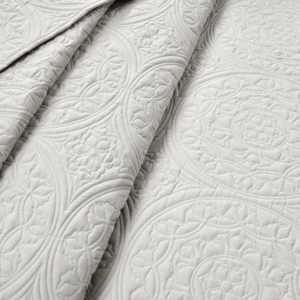 Medallion Scallop Oversized Bedspread Set | Lush Decor | www.lushdecor ...