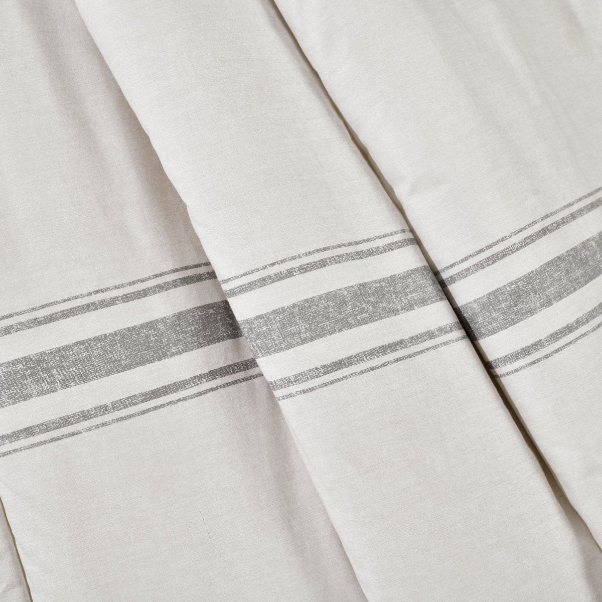 Farmhouse Stripe Throw | Lush Decor | www.lushdecor.com – LushDecor
